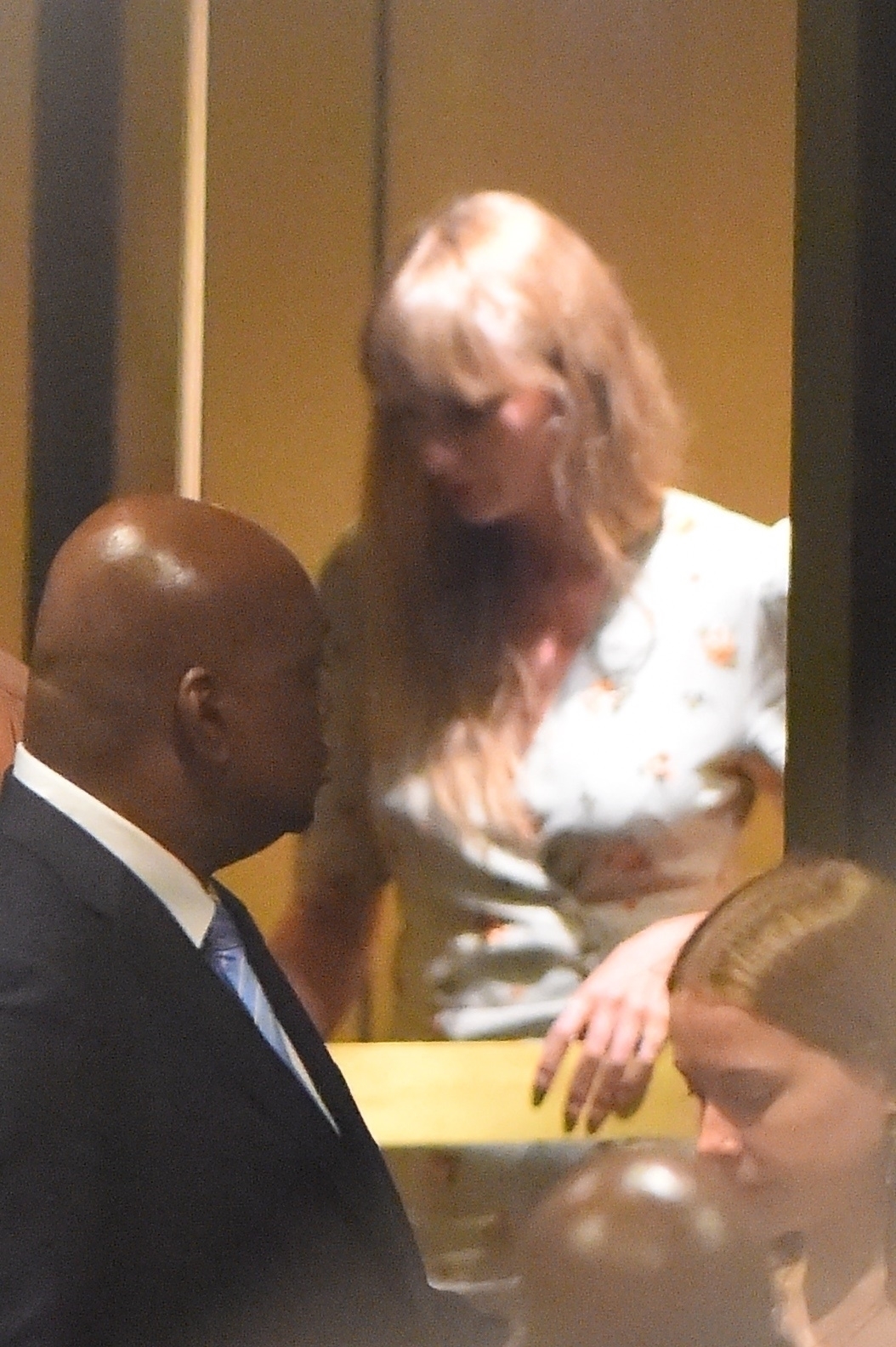 Home > Photoshoots - Taylor Swift Web Photo Gallery | Your online ...